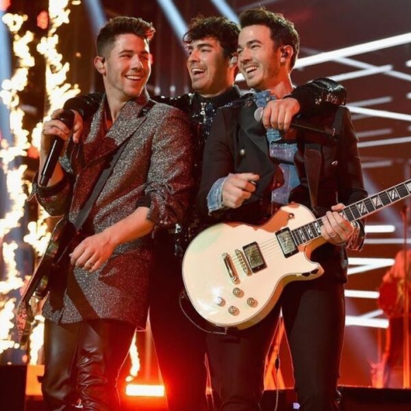 S.O.S. Pittsburgh |The Jonas Brothers Are Back! 🎶💫 - Rivers and Steel ...